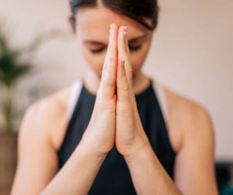 Namaste or Namaskar? Which one should I use, and when? - Ad Astra Yoga